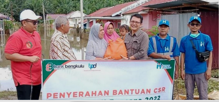 Bank Bengkulu Salurkan Bantuan 200 Paket Sembako Untuk Korban Banjir ...